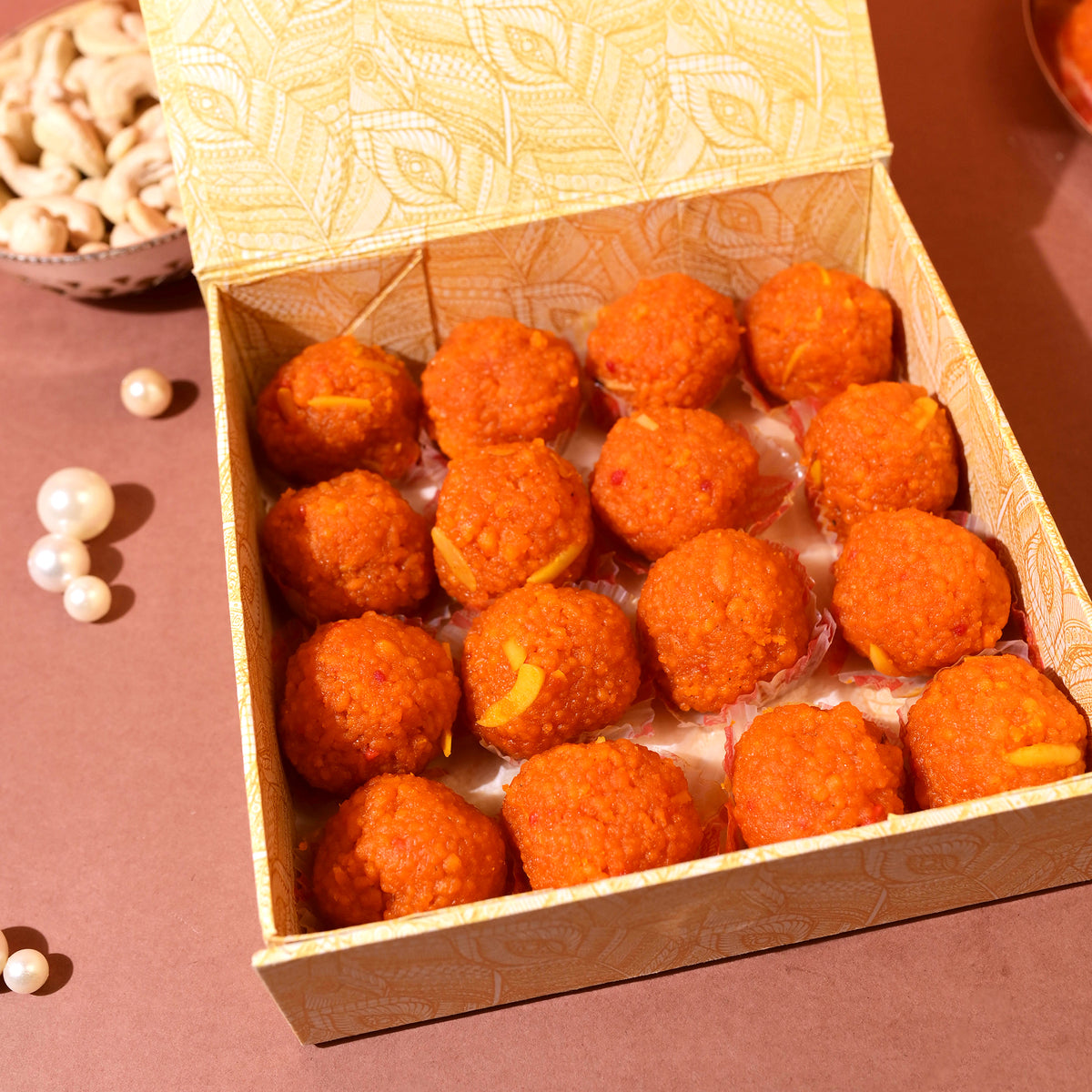 Elegant White & Gold Mithai Box (Small) – Paparaty